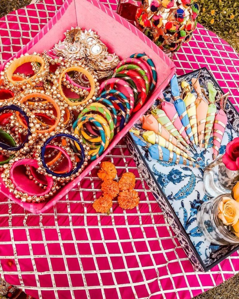 Welcoming wedding: Cute Mehendi favors for guests | Shaandaar